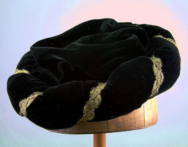 Roundlet - Black / Gold Trim – Tall Toad